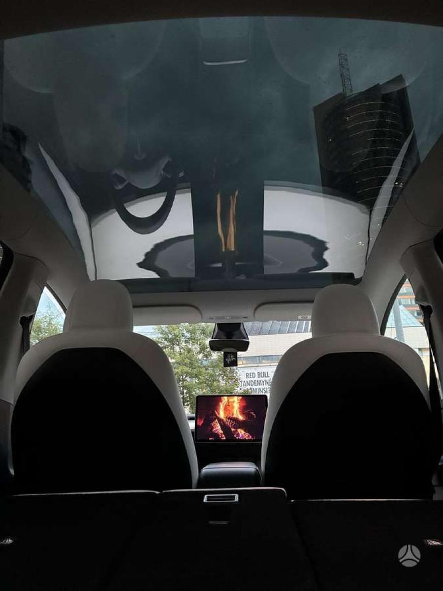 White Tesla Model Y 2022 in Vilnius, with an engine capacity of 0.00 L and mileage of 76 thousand km for 32500 €, photo 36 on AUTOMOTO.COM.LV