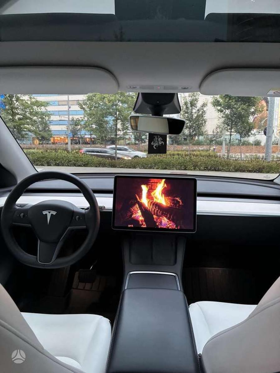 White Tesla Model Y 2022 in Vilnius, with an engine capacity of 0.00 L and mileage of 76 thousand km for 32500 €, photo 37 on AUTOMOTO.COM.LV