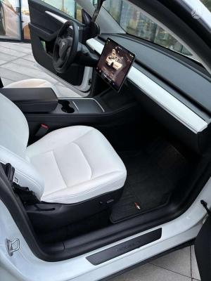 White Tesla Model Y 2022 in Vilnius, with an engine capacity of 0.00 L and mileage of 76 thousand km for 32500 €, photo 44 on AUTOMOTO.COM.LV