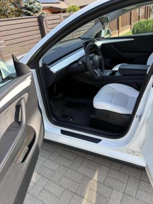White Tesla Model Y 2022 in Vilnius, with an engine capacity of 0.00 L and mileage of 76 thousand km for 32500 €, photo 46 on AUTOMOTO.COM.LV