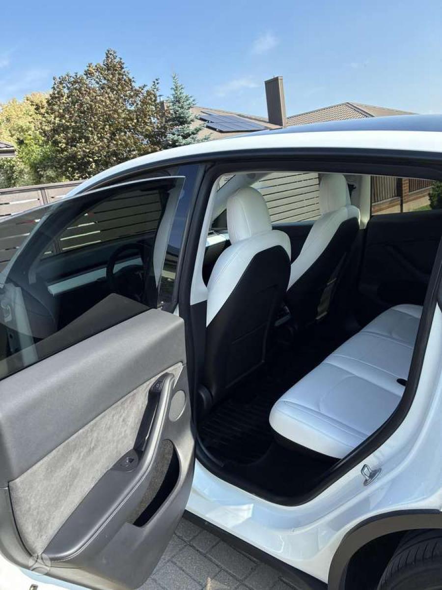 White Tesla Model Y 2022 in Vilnius, with an engine capacity of 0.00 L and mileage of 76 thousand km for 32500 €, photo 47 on AUTOMOTO.COM.LV