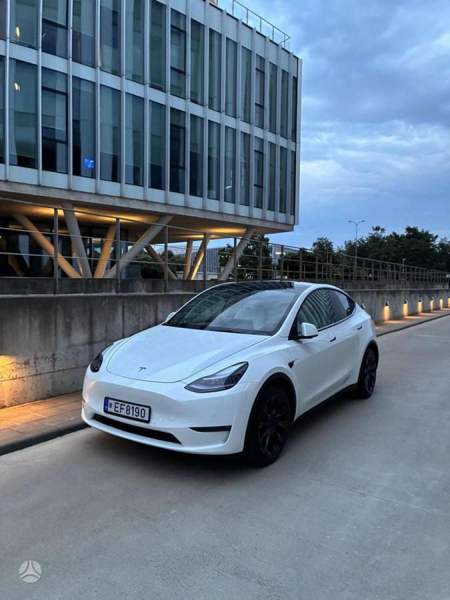 White Tesla Model Y 2022 in Vilnius, with an engine capacity of 0.00 L and mileage of 76 thousand km for 32500 €, photo 54 on AUTOMOTO.COM.LV