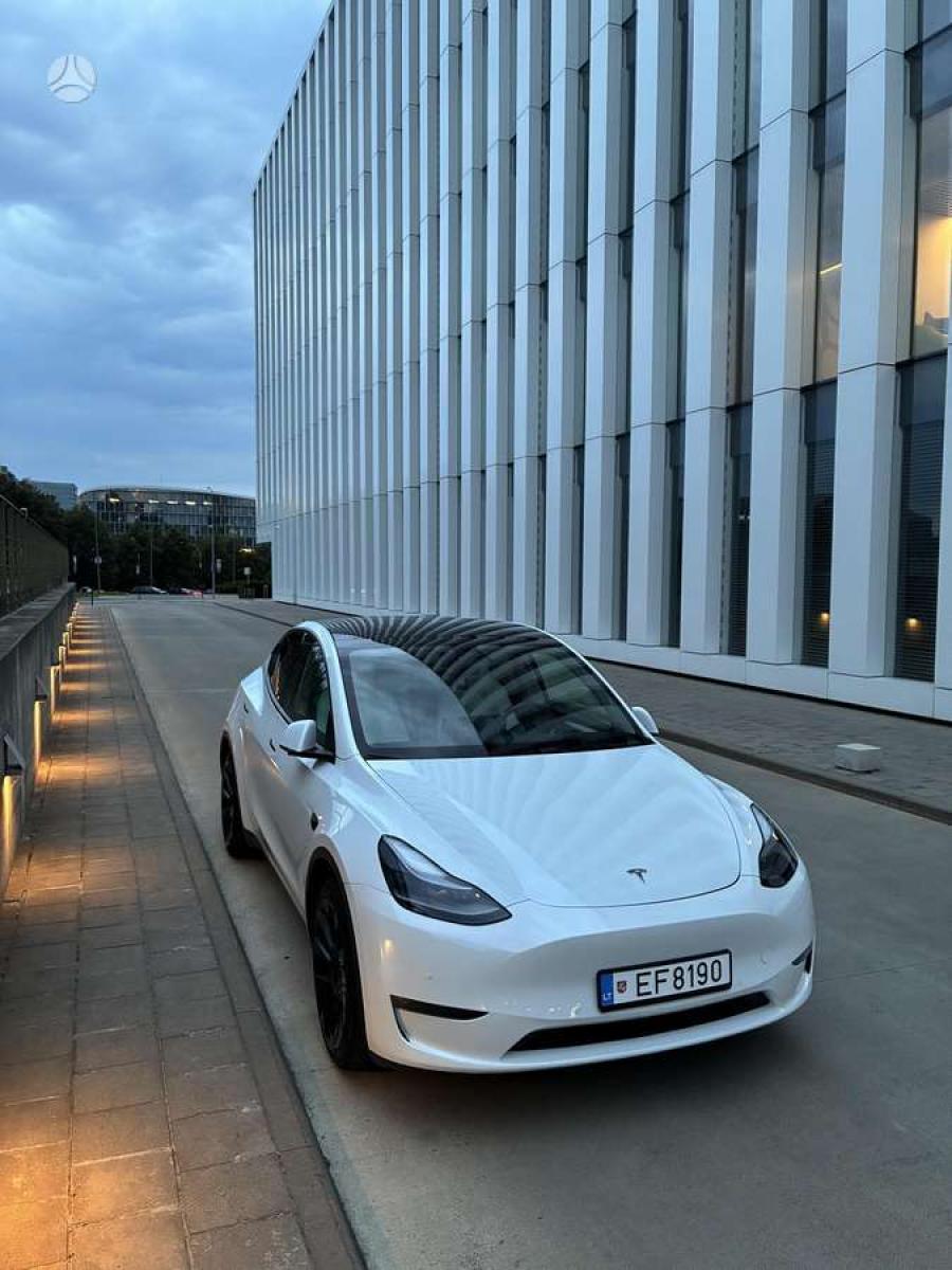 White Tesla Model Y 2022 in Vilnius, with an engine capacity of 0.00 L and mileage of 76 thousand km for 32500 €, photo 57 on AUTOMOTO.COM.LV