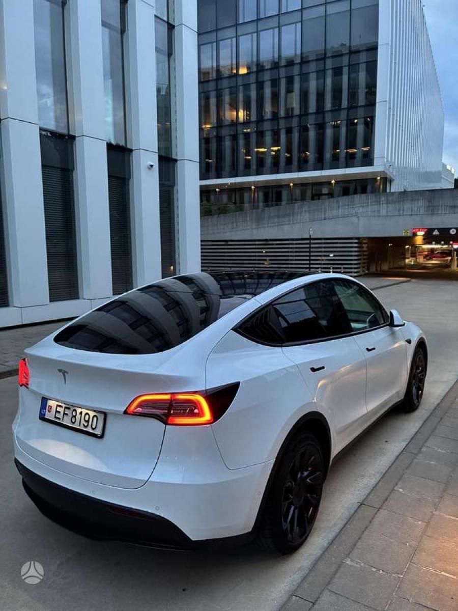 White Tesla Model Y 2022 in Vilnius, with an engine capacity of 0.00 L and mileage of 76 thousand km for 32500 €, photo 58 on AUTOMOTO.COM.LV