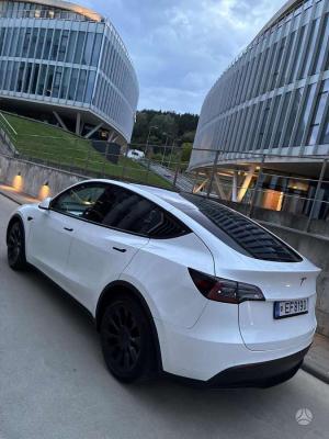 White Tesla Model Y 2022 in Vilnius, with an engine capacity of 0.00 L and mileage of 76 thousand km for 32500 €, photo 60 on AUTOMOTO.COM.LV