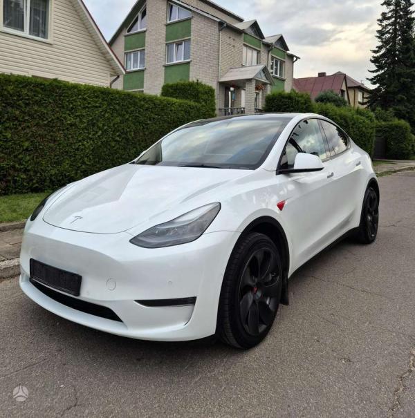 Balts Tesla Model Y 2022 Kauņa, ar dzinēja tilpumu 0.00 L un nobraukumu 85 tūkst. km par 29999 €, foto 1 vietnē AUTOMOTO.COM.LV
