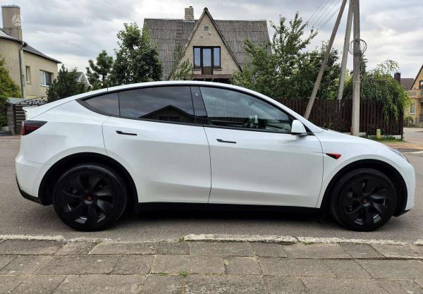 Balts Tesla Model Y 2022 Kauņa, ar dzinēja tilpumu 0.00 L un nobraukumu 85 tūkst. km par 29999 €, foto 8 vietnē AUTOMOTO.COM.LV