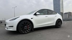 Белый Тесла Модель Y 2022 в Вильнюс, объемом двигателя 0.00 л и пробегом 180 тыс. км за 27500 €, фото 4 на AUTOMOTO.COM.LV