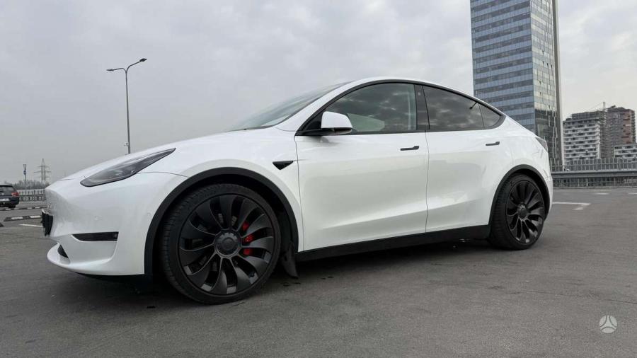 Белый Тесла Модель Y 2022 в Вильнюс, объемом двигателя 0.00 л и пробегом 180 тыс. км за 27500 €, фото 4 на AUTOMOTO.COM.LV