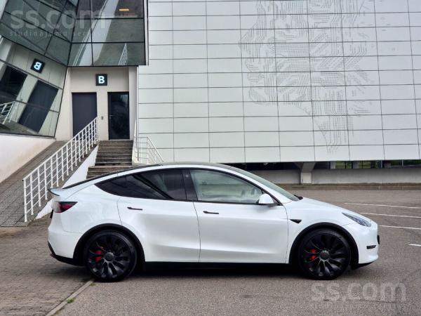 Тесла Модель Y 2022 в Рига на AUTOMOTO.COM.LV Белый Тесла Модель Y 2022 в Рига, объемом двигателя 0.00 л и пробегом 69 тыс. км за 35555 €, фото 5 на AUTOMOTO.COM.LV