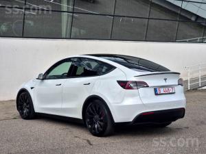 White Tesla Model Y 2022 in Riga, with an engine capacity of 0.00 L and mileage of 69 thousand km for 33750 €, photo 7 on AUTOMOTO.COM.LV