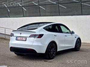 White Tesla Model Y 2022 in Riga, with an engine capacity of 0.00 L and mileage of 69 thousand km for 33750 €, photo 9 on AUTOMOTO.COM.LV