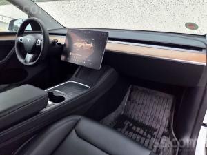 White Tesla Model Y 2022 in Riga, with an engine capacity of 0.00 L and mileage of 69 thousand km for 33750 €, photo 13 on AUTOMOTO.COM.LV
