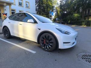 Balts Tesla Model Y 2022 Viļņa, ar dzinēja tilpumu 0.00 L un nobraukumu 106 tūkst. km par 30000 €, foto 3 vietnē AUTOMOTO.COM.LV