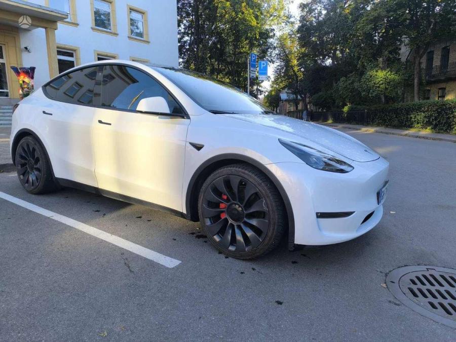 Balts Tesla Model Y 2022 Viļņa, ar dzinēja tilpumu 0.00 L un nobraukumu 106 tūkst. km par 30000 €, foto 3 vietnē AUTOMOTO.COM.LV