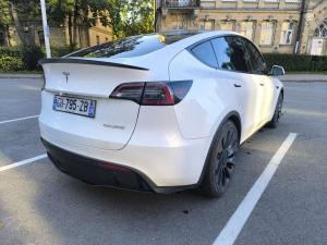 Balts Tesla Model Y 2022 Viļņa, ar dzinēja tilpumu 0.00 L un nobraukumu 106 tūkst. km par 30000 €, foto 7 vietnē AUTOMOTO.COM.LV