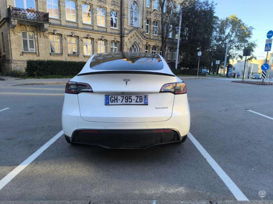Balts Tesla Model Y 2022 Viļņa, ar dzinēja tilpumu 0.00 L un nobraukumu 106 tūkst. km par 30000 €, foto 8 vietnē AUTOMOTO.COM.LV