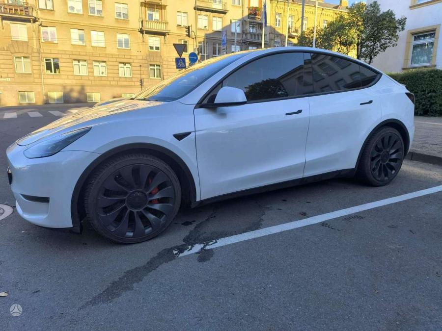 Balts Tesla Model Y 2022 Viļņa, ar dzinēja tilpumu 0.00 L un nobraukumu 106 tūkst. km par 30000 €, foto 12 vietnē AUTOMOTO.COM.LV