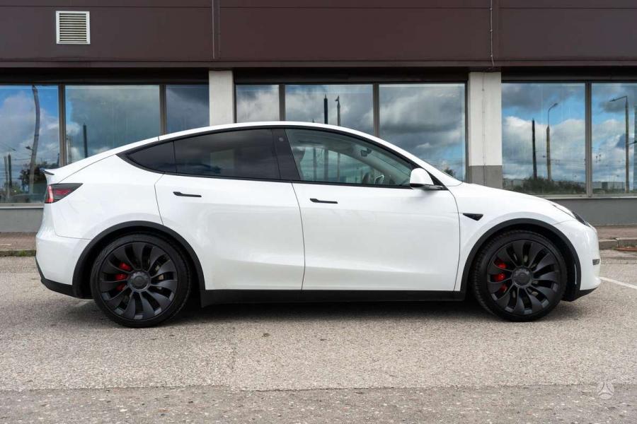 Balts Tesla Model Y 2022 Viļņa, ar dzinēja tilpumu 0.00 L un nobraukumu 53 tūkst. km par 34000 €, foto 5 vietnē AUTOMOTO.COM.LV