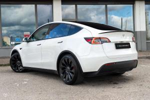 Balts Tesla Model Y 2022 Viļņa, ar dzinēja tilpumu 0.00 L un nobraukumu 53 tūkst. km par 34000 €, foto 7 vietnē AUTOMOTO.COM.LV