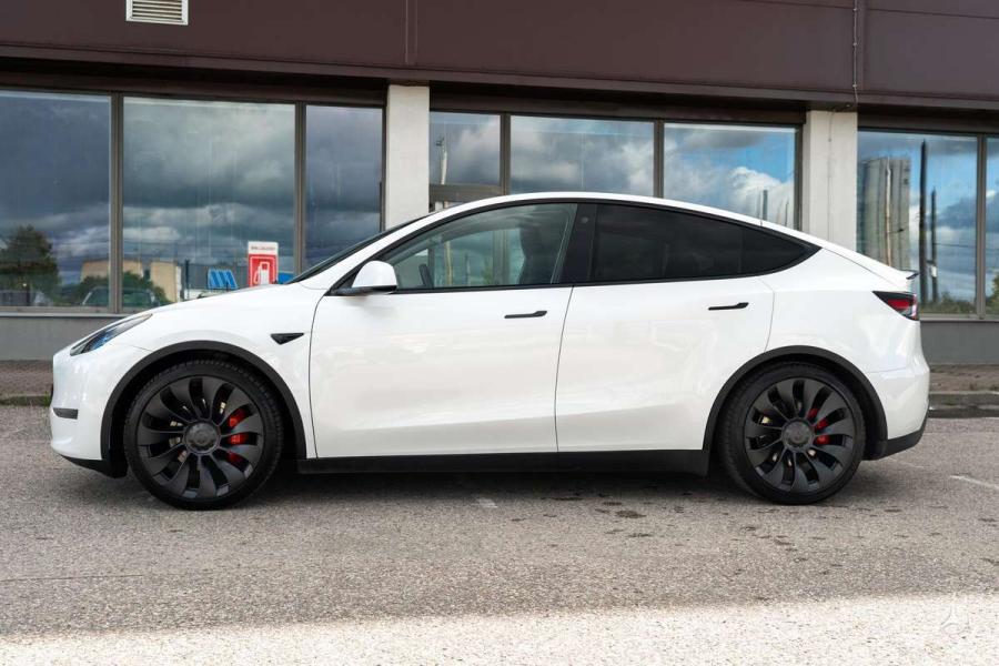 Balts Tesla Model Y 2022 Viļņa, ar dzinēja tilpumu 0.00 L un nobraukumu 53 tūkst. km par 34000 €, foto 8 vietnē AUTOMOTO.COM.LV
