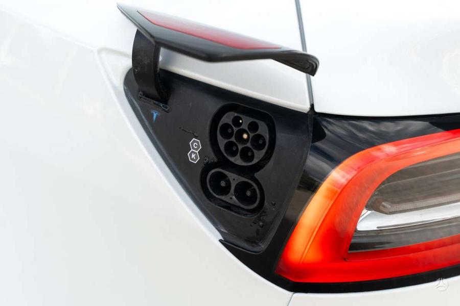 Balts Tesla Model Y 2022 Viļņa, ar dzinēja tilpumu 0.00 L un nobraukumu 53 tūkst. km par 34000 €, foto 11 vietnē AUTOMOTO.COM.LV