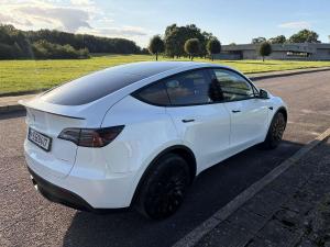Balts Tesla Model Y 2022 Kauņa, ar dzinēja tilpumu 0.00 L un nobraukumu 68 tūkst. km par 34000 €, foto 4 vietnē AUTOMOTO.COM.LV