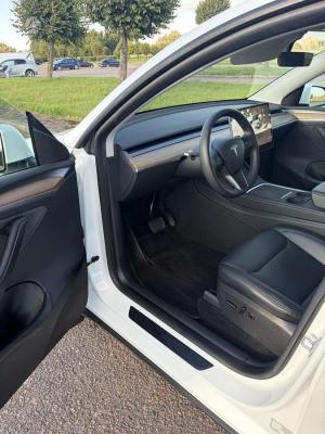 Balts Tesla Model Y 2022 Kauņa, ar dzinēja tilpumu 0.00 L un nobraukumu 68 tūkst. km par 34000 €, foto 29 vietnē AUTOMOTO.COM.LV
