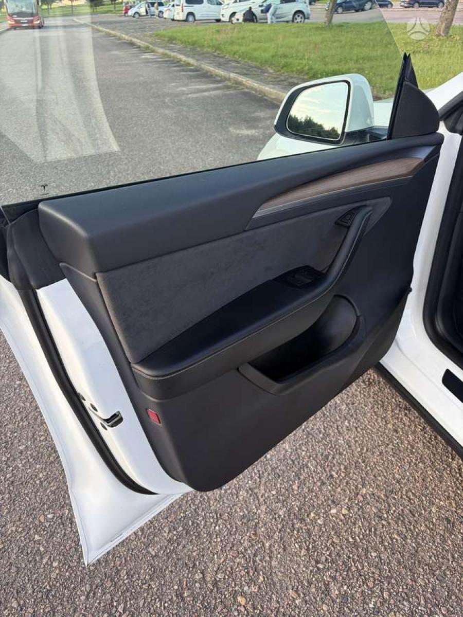 Balts Tesla Model Y 2022 Kauņa, ar dzinēja tilpumu 0.00 L un nobraukumu 68 tūkst. km par 34000 €, foto 33 vietnē AUTOMOTO.COM.LV