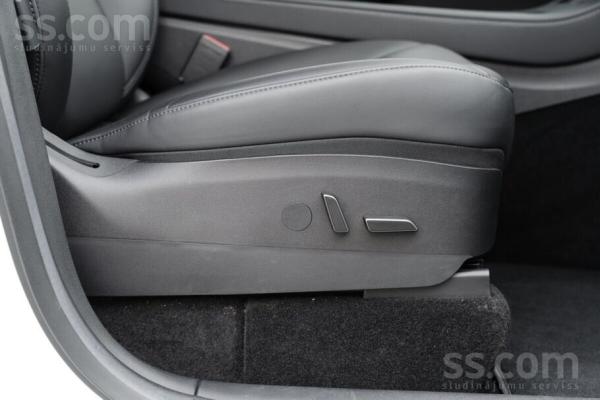 Balts Tesla Model Y 2022 Rīga, ar dzinēja tilpumu 0.00 L un nobraukumu 98 tūkst. km par 38900 €, foto 8 vietnē AUTOMOTO.COM.LV