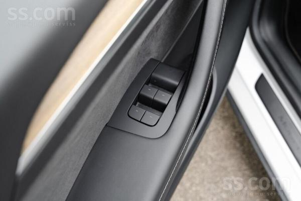 Balts Tesla Model Y 2022 Rīga, ar dzinēja tilpumu 0.00 L un nobraukumu 98 tūkst. km par 38900 €, foto 10 vietnē AUTOMOTO.COM.LV
