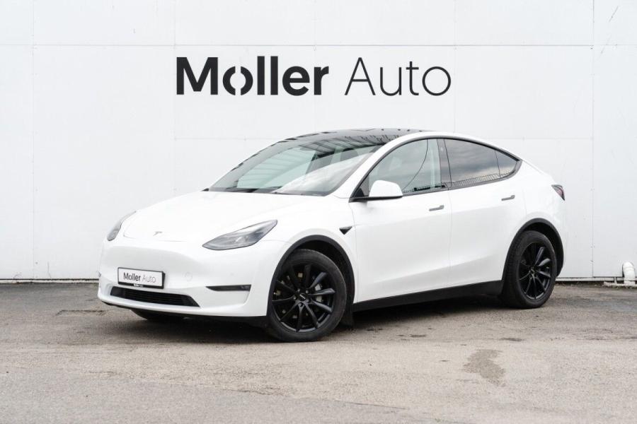 White Tesla Model Y 2022 in Riga, with an engine capacity of 0.00 L and mileage of 98 thousand km for 38900 €, photo 1 on AUTOMOTO.COM.LV