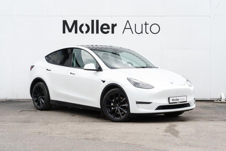 White Tesla Model Y 2022 in Riga, with an engine capacity of 0.00 L and mileage of 98 thousand km for 38900 €, photo 3 on AUTOMOTO.COM.LV