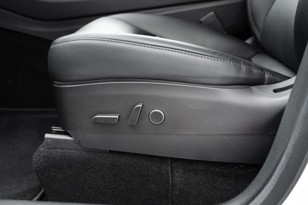 Balts Tesla Model Y 2022 Rīga, ar dzinēja tilpumu 0.00 L un nobraukumu 98 tūkst. km par 38900 €, foto 11 vietnē AUTOMOTO.COM.LV