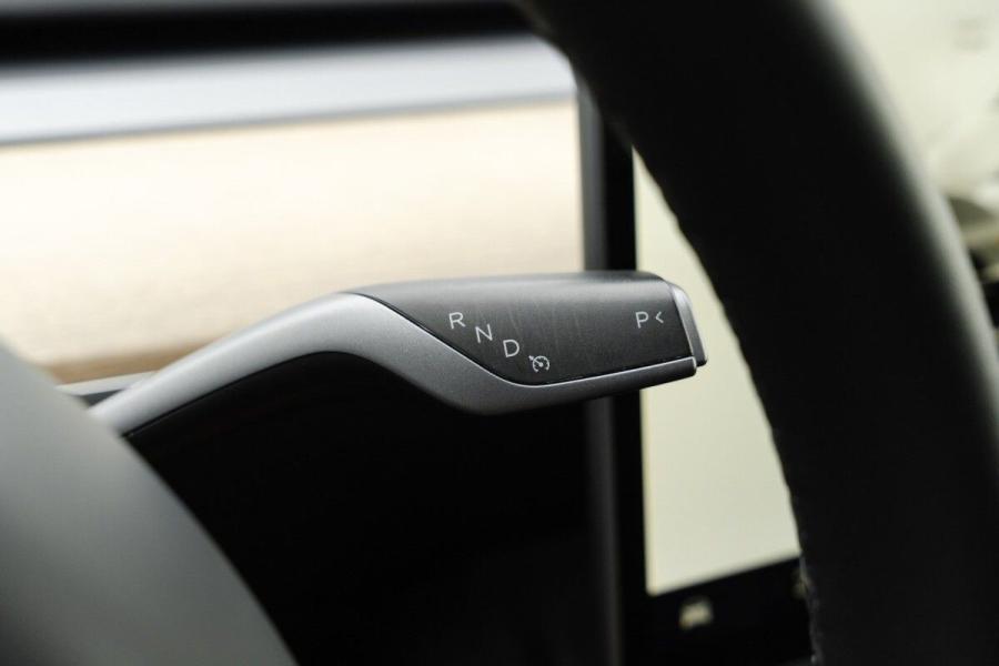 White Tesla Model Y 2022 in Riga, with an engine capacity of 0.00 L and mileage of 98 thousand km for 38900 €, photo 12 on AUTOMOTO.COM.LV