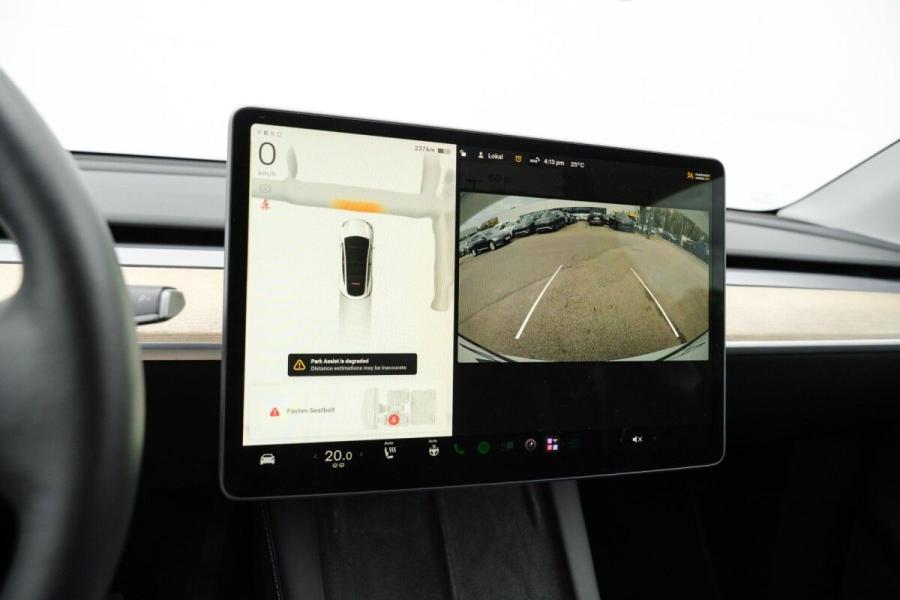 White Tesla Model Y 2022 in Riga, with an engine capacity of 0.00 L and mileage of 98 thousand km for 38900 €, photo 14 on AUTOMOTO.COM.LV
