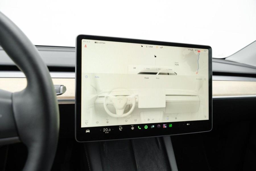 White Tesla Model Y 2022 in Riga, with an engine capacity of 0.00 L and mileage of 98 thousand km for 38900 €, photo 16 on AUTOMOTO.COM.LV