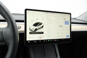 White Tesla Model Y 2022 in Riga, with an engine capacity of 0.00 L and mileage of 98 thousand km for 38900 €, photo 17 on AUTOMOTO.COM.LV
