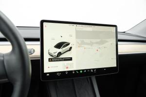White Tesla Model Y 2022 in Riga, with an engine capacity of 0.00 L and mileage of 98 thousand km for 38900 €, photo 19 on AUTOMOTO.COM.LV