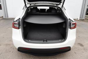 White Tesla Model Y 2022 in Riga, with an engine capacity of 0.00 L and mileage of 98 thousand km for 38900 €, photo 21 on AUTOMOTO.COM.LV