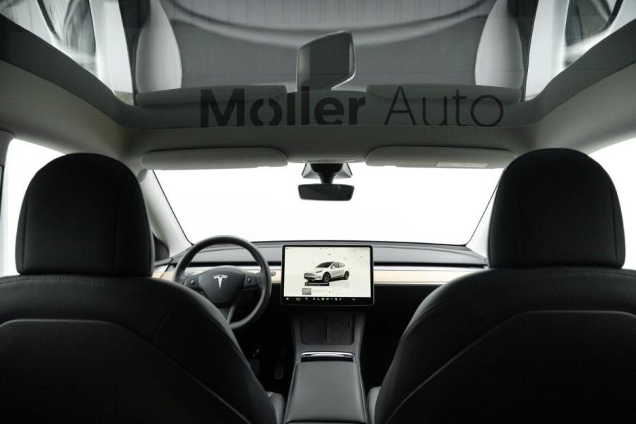 White Tesla Model Y 2022 in Riga, with an engine capacity of 0.00 L and mileage of 98 thousand km for 38900 €, photo 25 on AUTOMOTO.COM.LV