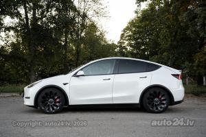 White Tesla Model Y 2022 in Tallinn, with an engine capacity of 0.00 L and mileage of 43 thousand km for 41000 €, photo 7 on AUTOMOTO.COM.LV