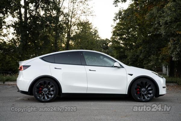 Tesla Model Y 2022 in Tallinn on AUTOMOTO.COM.LV White Tesla Model Y 2022 in Tallinn, with an engine capacity of 0.00 L and mileage of 43 thousand km for 41000 €, photo 8 on AUTOMOTO.COM.LV