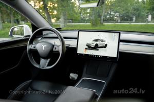 White Tesla Model Y 2022 in Tallinn, with an engine capacity of 0.00 L and mileage of 43 thousand km for 41000 €, photo 13 on AUTOMOTO.COM.LV