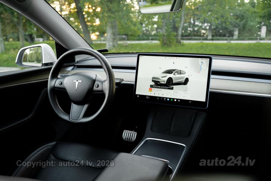 White Tesla Model Y 2022 in Tallinn, with an engine capacity of 0.00 L and mileage of 43 thousand km for 41000 €, photo 13 on AUTOMOTO.COM.LV