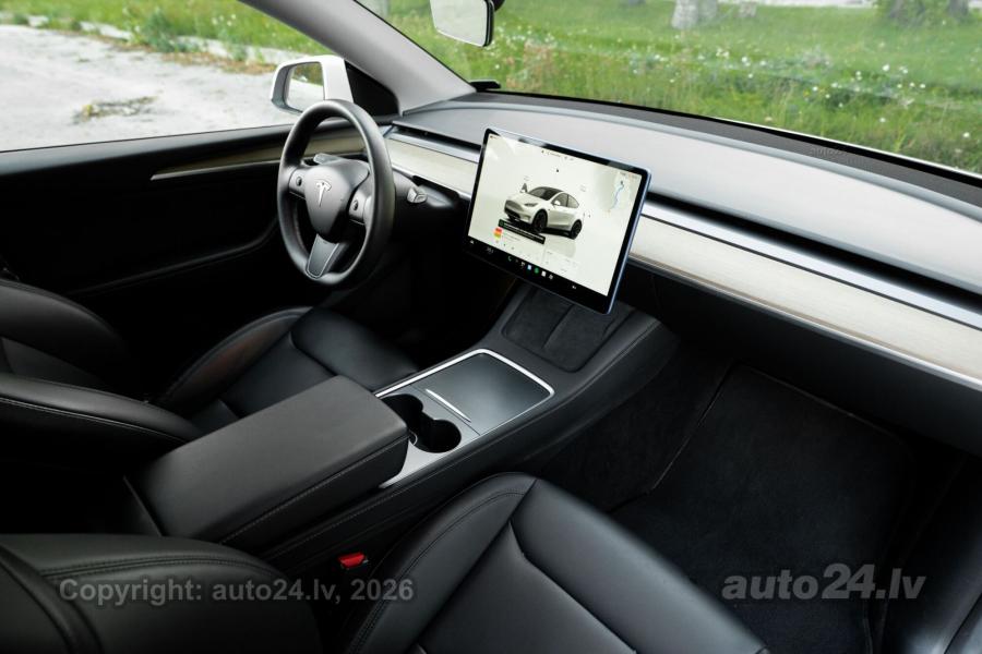 White Tesla Model Y 2022 in Tallinn, with an engine capacity of 0.00 L and mileage of 43 thousand km for 41000 €, photo 14 on AUTOMOTO.COM.LV