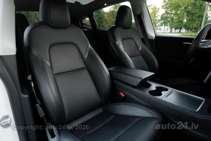 White Tesla Model Y 2022 in Tallinn, with an engine capacity of 0.00 L and mileage of 43 thousand km for 41000 €, photo 16 on AUTOMOTO.COM.LV