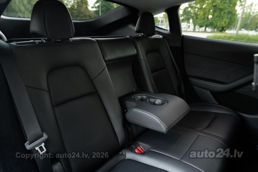 White Tesla Model Y 2022 in Tallinn, with an engine capacity of 0.00 L and mileage of 43 thousand km for 41000 €, photo 18 on AUTOMOTO.COM.LV
