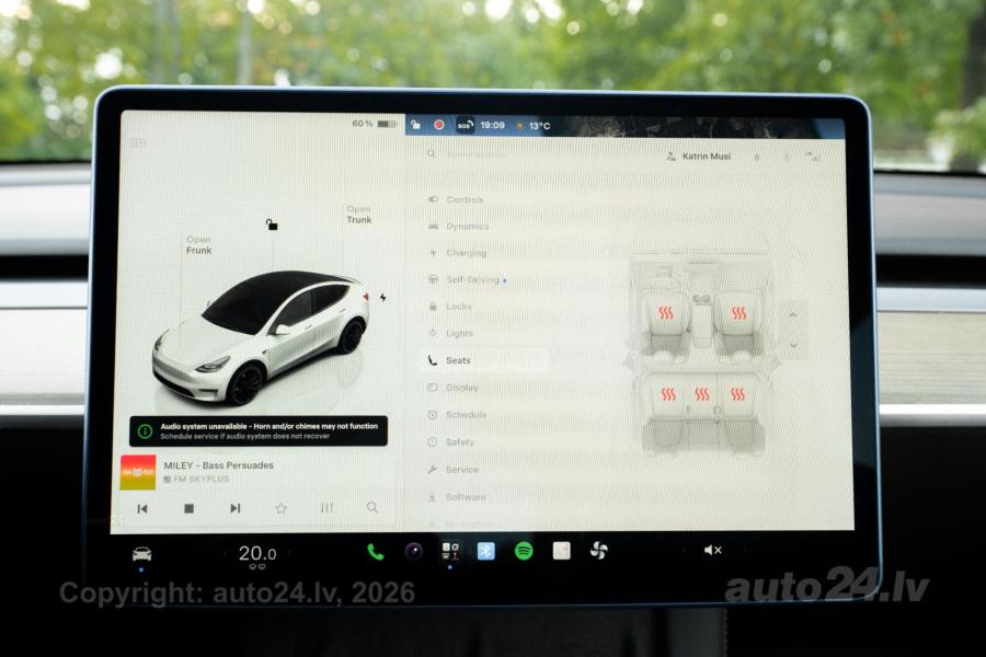 White Tesla Model Y 2022 in Tallinn, with an engine capacity of 0.00 L and mileage of 43 thousand km for 41000 €, photo 19 on AUTOMOTO.COM.LV