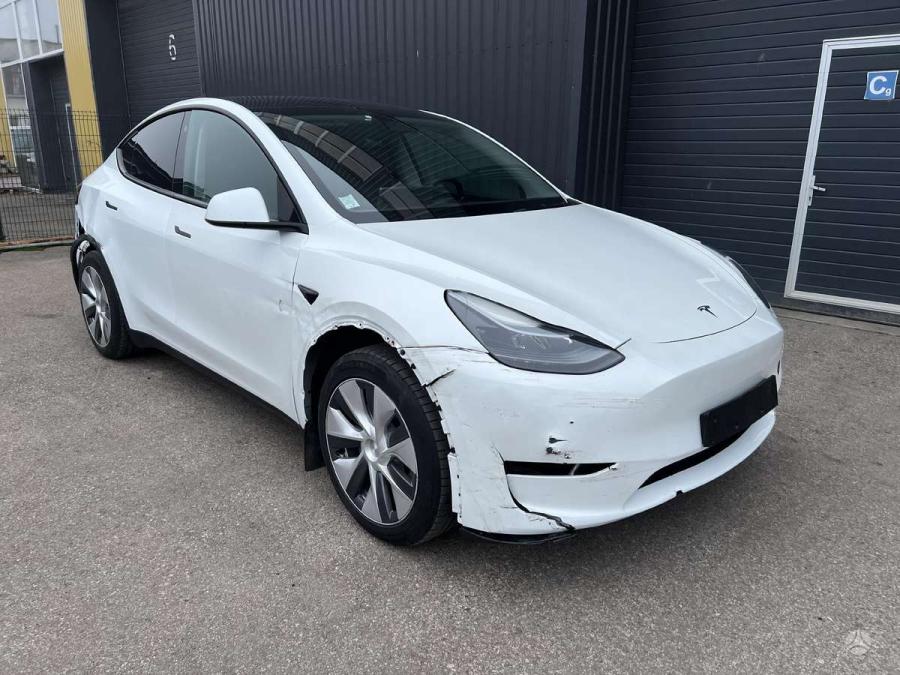 Balts Tesla Model Y 2023 Alīta, ar dzinēja tilpumu 0.00 L un nobraukumu 42 tūkst. km par 15900 €, foto 11 vietnē AUTOMOTO.COM.LV